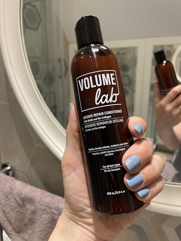 Intensywny system naprawczy dla zniszczonych włosów VOLUME LAB